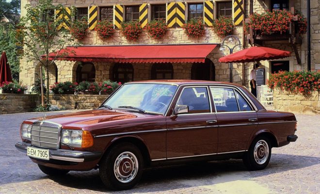 Een splinternieuwe W123 uit 1985. Met 30 kilometer op de teller ...