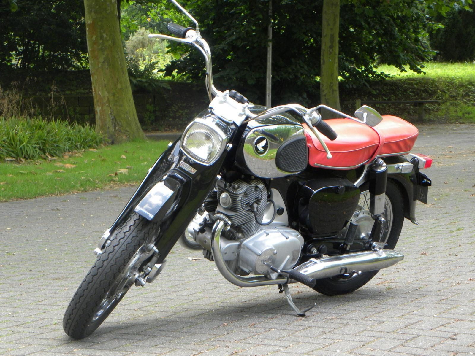 De C72 & C77 Dreams. Honda’s Lelijke eendjes – Auto Motor Klassiek ...