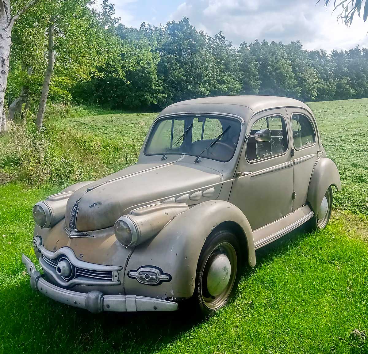 Panhard Dyna X uit 1952. Kunst, uit aluminium geperst, voor Sipke ...