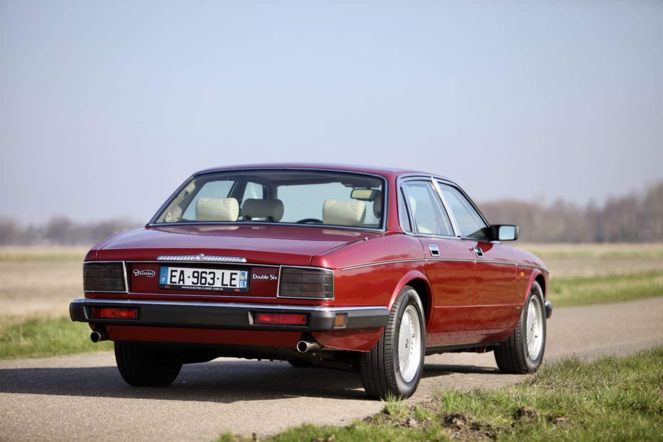 Daimler Double Six Insignia. V12 magie in AMK 2-2025 – Auto Motor ...