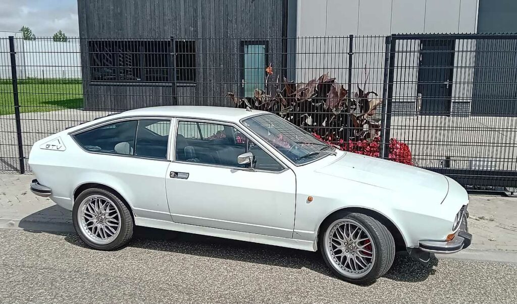 ALFA ROMEO ALFETTA 2000 GTV Coupé (1978) A captivating model for Philip ...