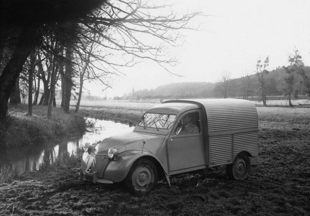 2CV jubileum. De besteleend bestaat 75 jaar. Deel één: de eerste tien ...